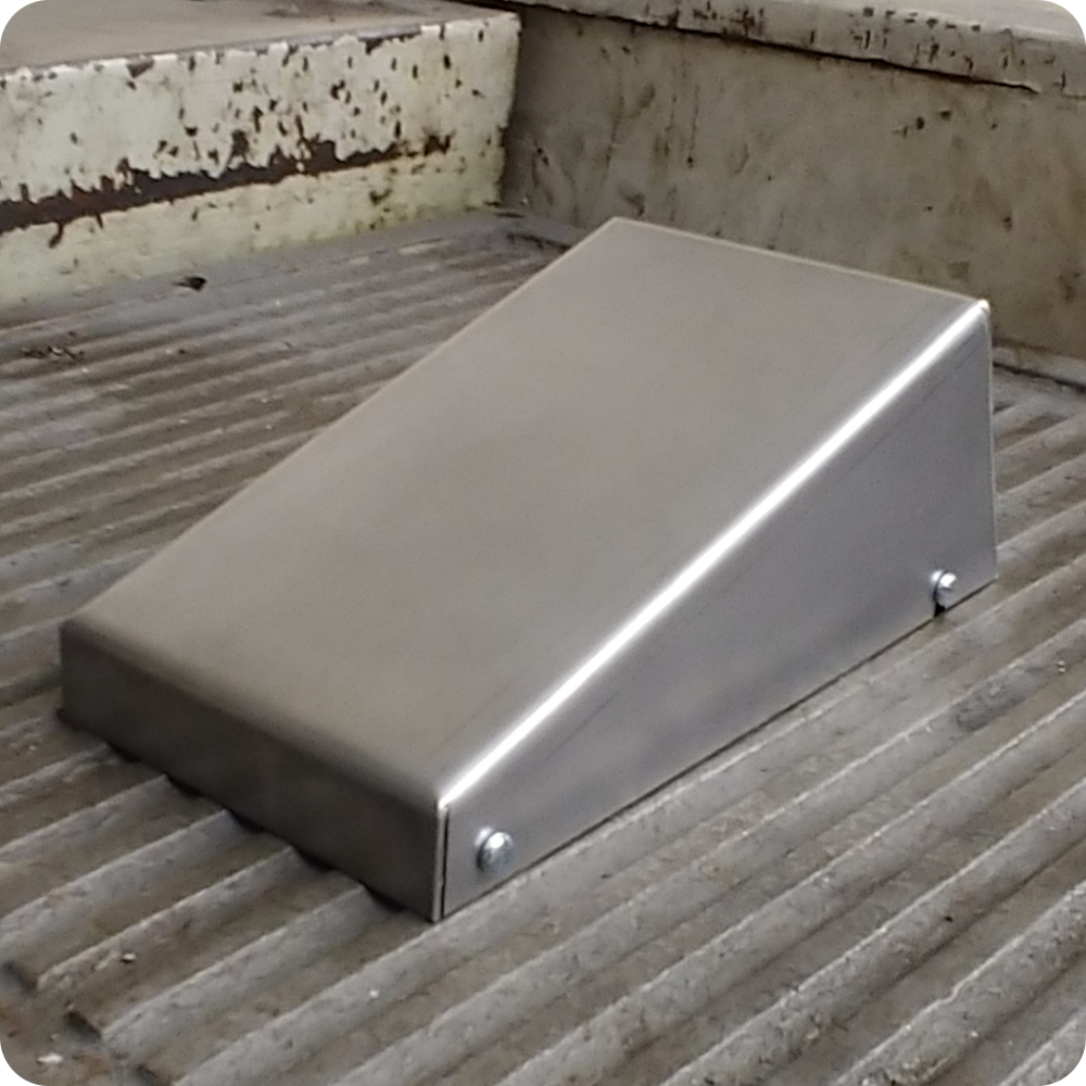 FZ Wedge 'FUZZCASES' Enclosure - With hinged Base Plate & Clinch Nut ...